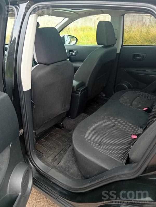 Black Nissan Qashqai 2009 in Daugavpils, with an engine capacity of 1.50 L and mileage of 233 thousand km for 3500 €, photo 7 on AUTOMOTO.COM.LV