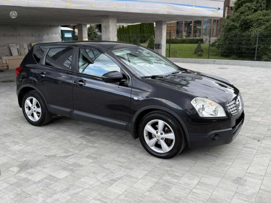 Black Nissan Qashqai 2009 in Kaunas, with an engine capacity of 1.46 L and mileage of 330 thousand km for 2900 €, photo 3 on AUTOMOTO.COM.LV