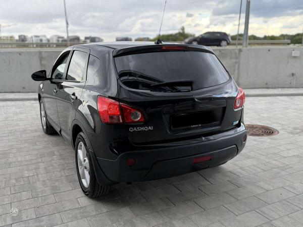 Black Nissan Qashqai 2009 in Kaunas, with an engine capacity of 1.46 L and mileage of 330 thousand km for 2900 €, photo 4 on AUTOMOTO.COM.LV