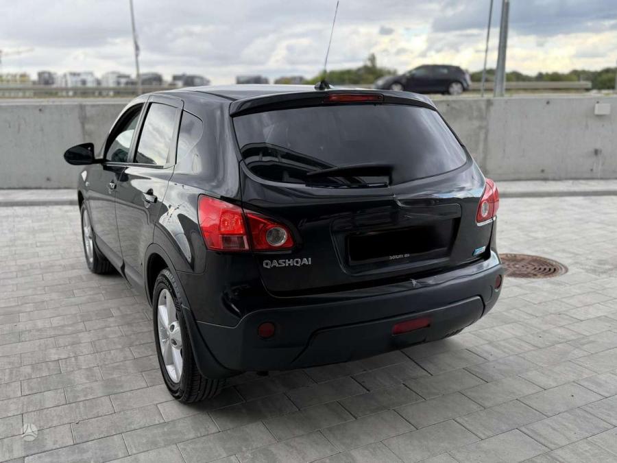 Black Nissan Qashqai 2009 in Kaunas, with an engine capacity of 1.46 L and mileage of 330 thousand km for 2900 €, photo 5 on AUTOMOTO.COM.LV