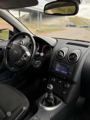Black Nissan Qashqai 2009 in Kaunas, with an engine capacity of 1.46 L and mileage of 330 thousand km for 2900 €, photo 12 on AUTOMOTO.COM.LV