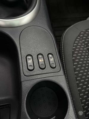 Black Nissan Qashqai 2009 in Kaunas, with an engine capacity of 1.46 L and mileage of 330 thousand km for 2900 €, photo 19 on AUTOMOTO.COM.LV