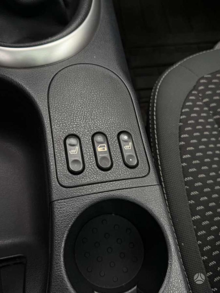 Black Nissan Qashqai 2009 in Kaunas, with an engine capacity of 1.46 L and mileage of 330 thousand km for 2900 €, photo 19 on AUTOMOTO.COM.LV