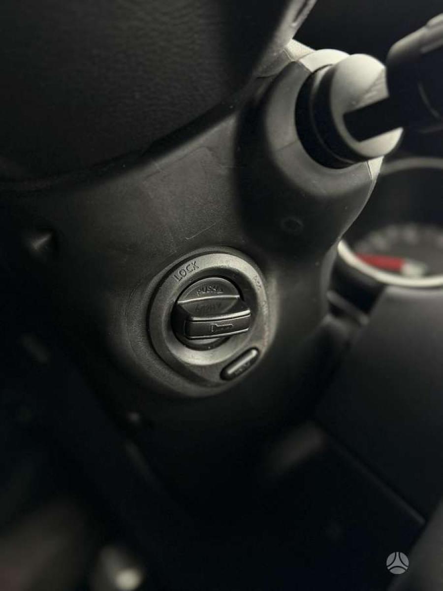 Black Nissan Qashqai 2009 in Kaunas, with an engine capacity of 1.46 L and mileage of 330 thousand km for 2900 €, photo 20 on AUTOMOTO.COM.LV