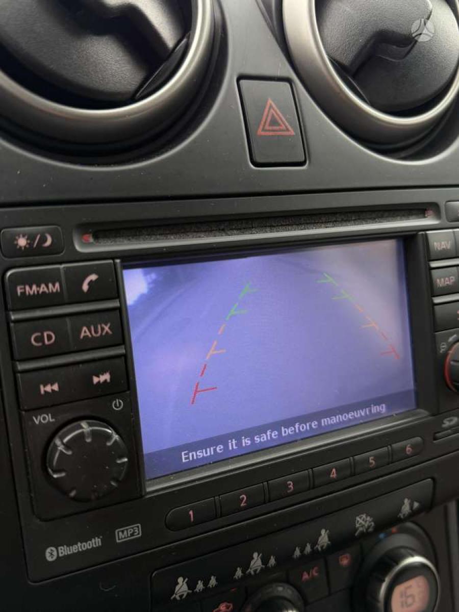 Black Nissan Qashqai 2009 in Kaunas, with an engine capacity of 1.46 L and mileage of 330 thousand km for 2900 €, photo 21 on AUTOMOTO.COM.LV