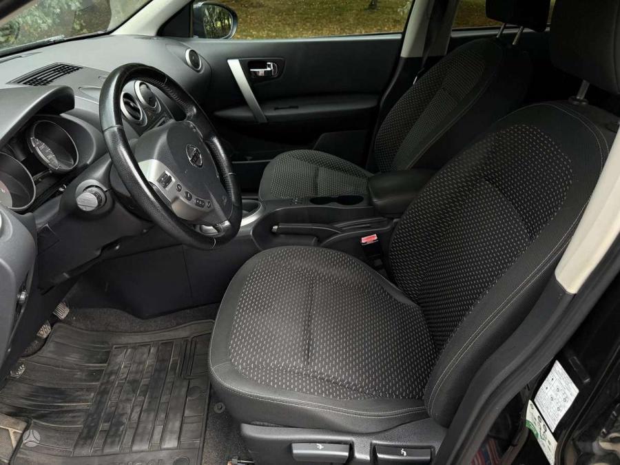 Black Nissan Qashqai 2009 in Kaunas, with an engine capacity of 1.46 L and mileage of 330 thousand km for 2900 €, photo 22 on AUTOMOTO.COM.LV