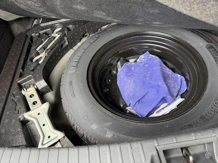 Black Nissan Qashqai 2009 in Kaunas, with an engine capacity of 1.46 L and mileage of 330 thousand km for 2900 €, photo 25 on AUTOMOTO.COM.LV