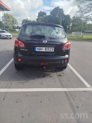 Black Nissan Qashqai 2009 in Ogre, with an engine capacity of 1.50 L and mileage of 237 thousand km for 3900 €, photo  on AUTOMOTO.COM.LV