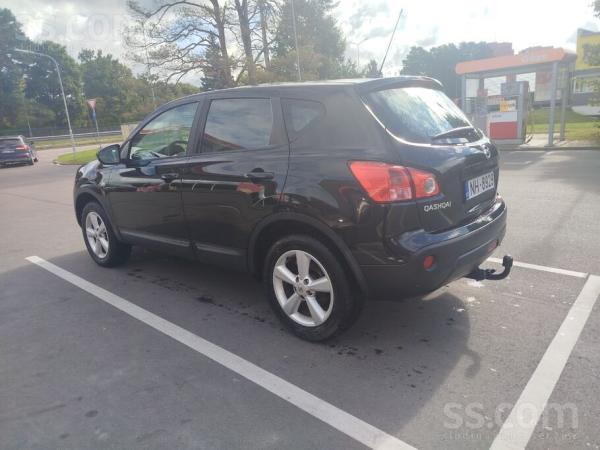 Black Nissan Qashqai 2009 in Ogre, with an engine capacity of 1.50 L and mileage of 237 thousand km for 3900 €, photo 2 on AUTOMOTO.COM.LV