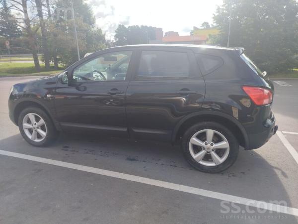 Black Nissan Qashqai 2009 in Ogre, with an engine capacity of 1.50 L and mileage of 237 thousand km for 3900 €, photo 3 on AUTOMOTO.COM.LV