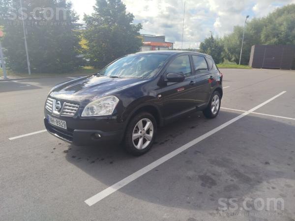 Black Nissan Qashqai 2009 in Ogre, with an engine capacity of 1.50 L and mileage of 237 thousand km for 3900 €, photo 4 on AUTOMOTO.COM.LV