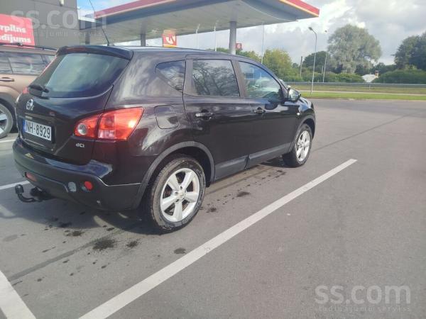 Black Nissan Qashqai 2009 in Ogre, with an engine capacity of 1.50 L and mileage of 237 thousand km for 3900 €, photo 8 on AUTOMOTO.COM.LV