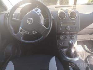 Melns Nissan Qashqai 2009 Ogre, ar dzinēja tilpumu 1.50 L un nobraukumu 237 tūkst. km par 3900 €, foto 22 vietnē AUTOMOTO.COM.LV