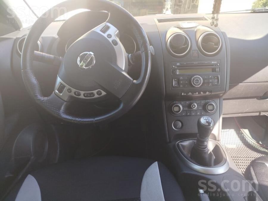 Melns Nissan Qashqai 2009 Ogre, ar dzinēja tilpumu 1.50 L un nobraukumu 237 tūkst. km par 3900 €, foto 22 vietnē AUTOMOTO.COM.LV