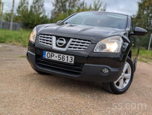 Nissan Qashqai 2009 in Riga on AUTOMOTO.COM.LV Black Nissan Qashqai 2009 in Riga, with an engine capacity of 1.50 L and mileage of 230 thousand km for 3900 €, photo 3 on AUTOMOTO.COM.LV