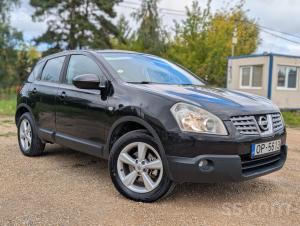 Black Nissan Qashqai 2009 in Riga, with an engine capacity of 1.50 L and mileage of 230 thousand km for 3800 €, photo 4 on AUTOMOTO.COM.LV