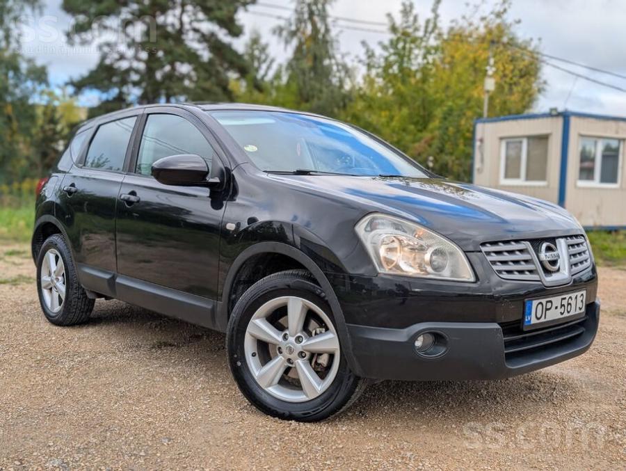 Black Nissan Qashqai 2009 in Riga, with an engine capacity of 1.50 L and mileage of 230 thousand km for 3800 €, photo 4 on AUTOMOTO.COM.LV