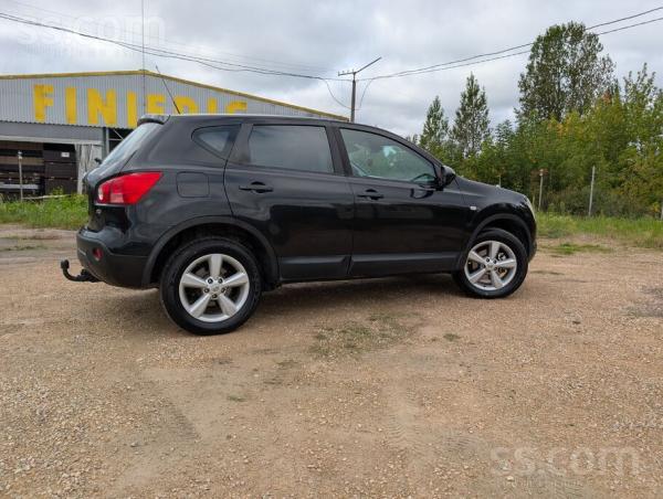 Nissan Qashqai 2009 in Riga on AUTOMOTO.COM.LV Black Nissan Qashqai 2009 in Riga, with an engine capacity of 1.50 L and mileage of 230 thousand km for 3900 €, photo 8 on AUTOMOTO.COM.LV