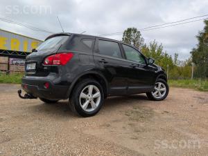 Black Nissan Qashqai 2009 in Riga, with an engine capacity of 1.50 L and mileage of 230 thousand km for 3800 €, photo 9 on AUTOMOTO.COM.LV