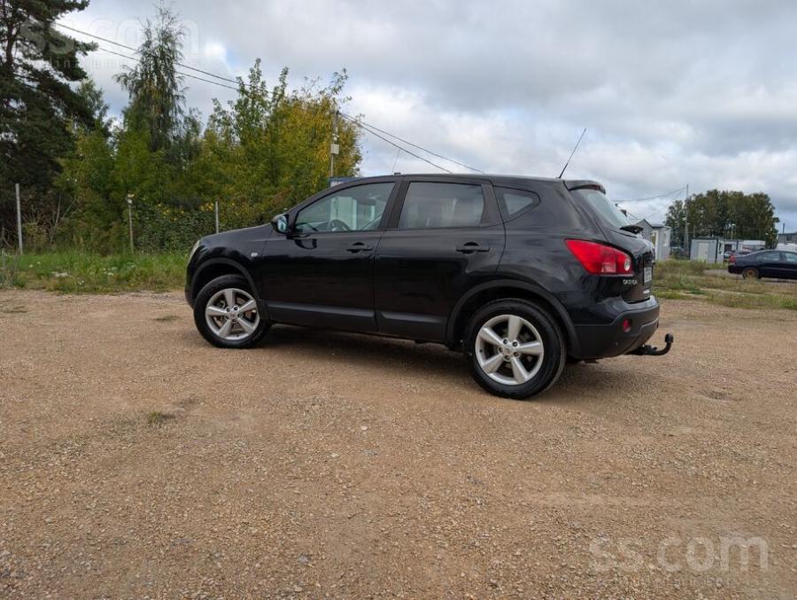 Black Nissan Qashqai 2009 in Riga, with an engine capacity of 1.50 L and mileage of 230 thousand km for 3800 €, photo 11 on AUTOMOTO.COM.LV