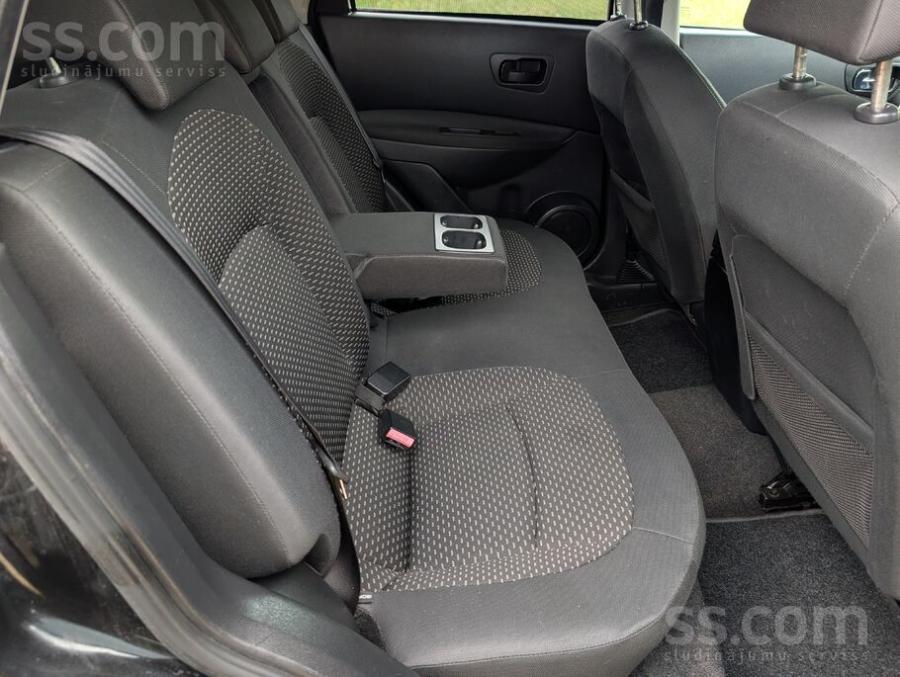 Black Nissan Qashqai 2009 in Riga, with an engine capacity of 1.50 L and mileage of 230 thousand km for 3800 €, photo 16 on AUTOMOTO.COM.LV