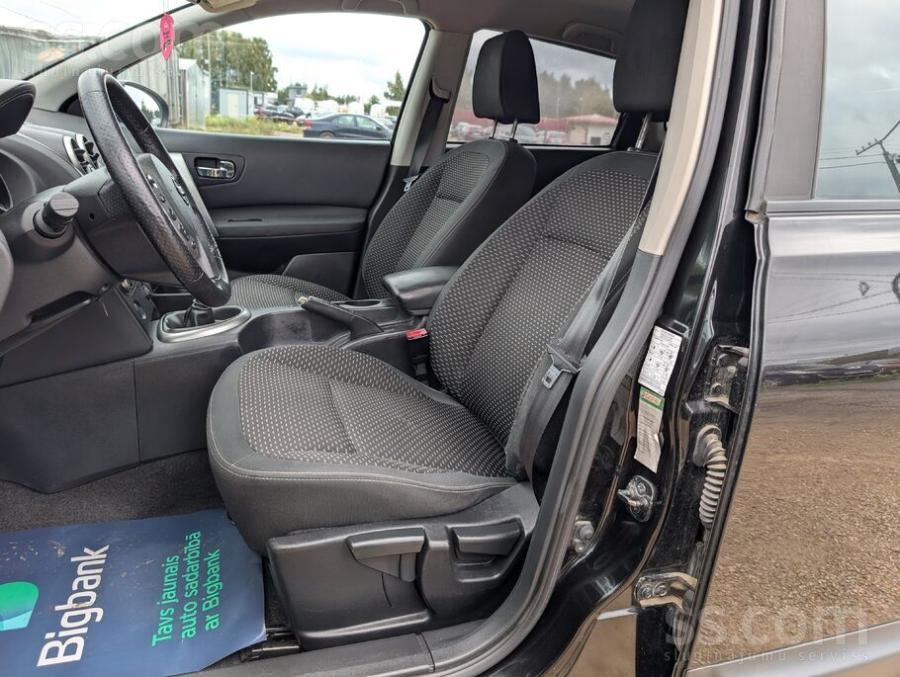 Black Nissan Qashqai 2009 in Riga, with an engine capacity of 1.50 L and mileage of 230 thousand km for 3800 €, photo 20 on AUTOMOTO.COM.LV