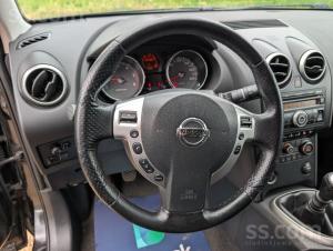 Black Nissan Qashqai 2009 in Riga, with an engine capacity of 1.50 L and mileage of 230 thousand km for 3800 €, photo 23 on AUTOMOTO.COM.LV