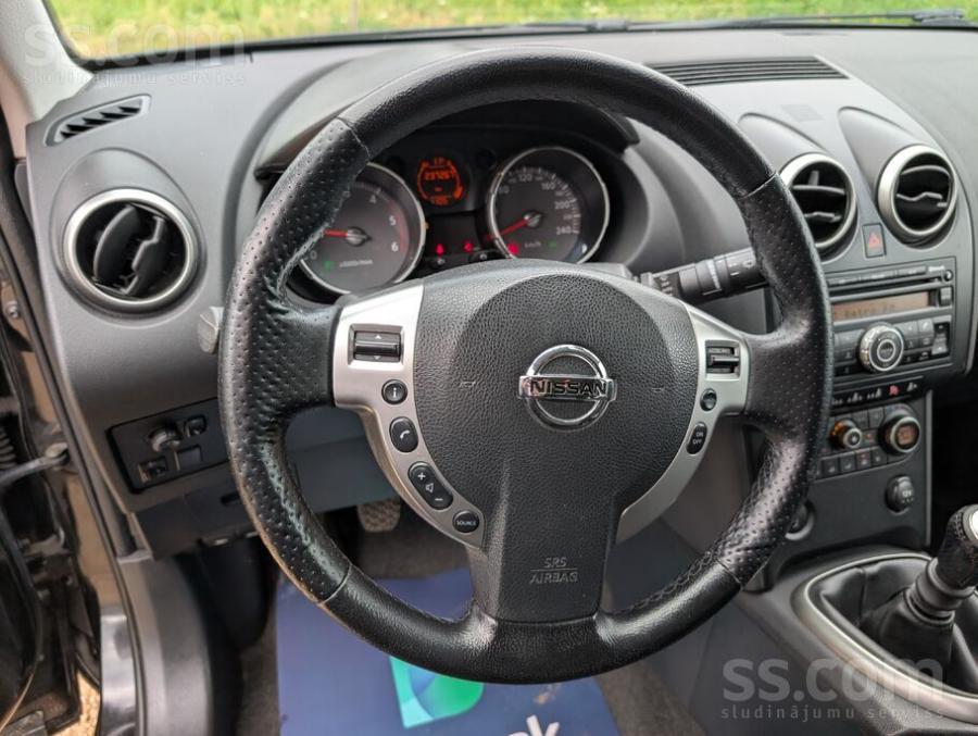 Black Nissan Qashqai 2009 in Riga, with an engine capacity of 1.50 L and mileage of 230 thousand km for 3800 €, photo 23 on AUTOMOTO.COM.LV