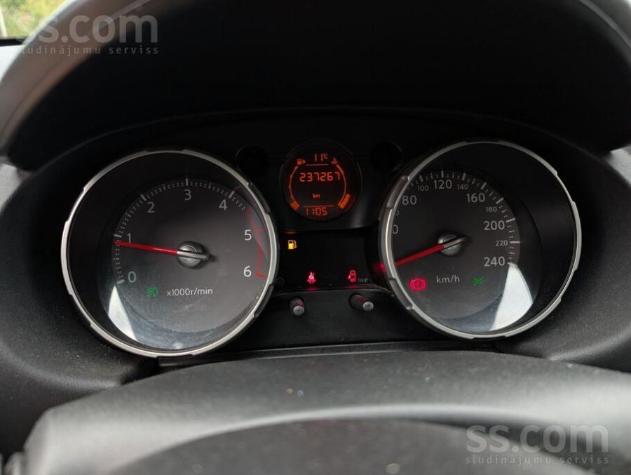 Black Nissan Qashqai 2009 in Riga, with an engine capacity of 1.50 L and mileage of 230 thousand km for 3800 €, photo 25 on AUTOMOTO.COM.LV