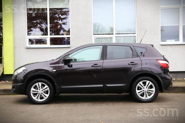 Black Nissan Qashqai 2010 in Riga, with an engine capacity of 2.00 L and mileage of 0 thousand km for 3995 €, photo 2 on AUTOMOTO.COM.LV