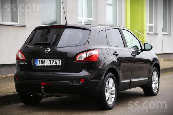 Black Nissan Qashqai 2010 in Riga, with an engine capacity of 2.00 L and mileage of 0 thousand km for 3995 €, photo 6 on AUTOMOTO.COM.LV