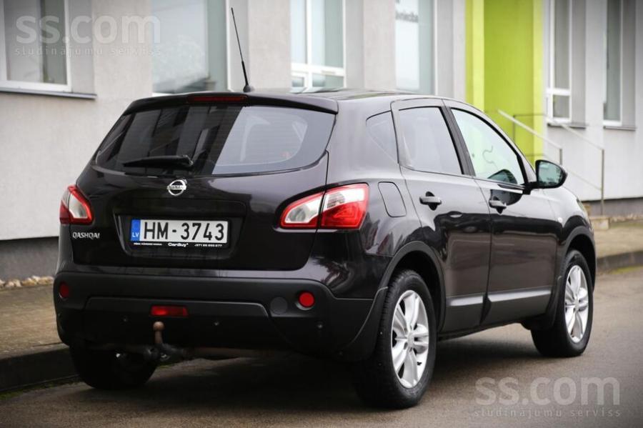 Black Nissan Qashqai 2010 in Riga, with an engine capacity of 2.00 L and mileage of 0 thousand km for 3995 €, photo 6 on AUTOMOTO.COM.LV