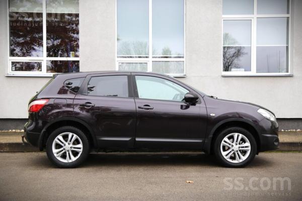 Melns Nissan Qashqai 2010 Rīga, ar dzinēja tilpumu 2.00 L un nobraukumu 0 tūkst. km par 3995 €, foto 3 vietnē AUTOMOTO.COM.LV