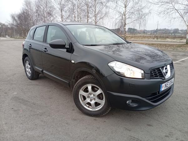 Black Nissan Qashqai 2010 in Vilnius, with an engine capacity of 1.60 L and mileage of 274 thousand km for 5100 €, photo 3 on AUTOMOTO.COM.LV