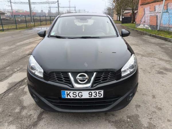 Black Nissan Qashqai 2010 in Siauliai, with an engine capacity of 1.50 L and mileage of 247 thousand km for 4900 €, photo 2 on AUTOMOTO.COM.LV