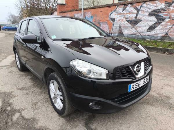 Black Nissan Qashqai 2010 in Siauliai, with an engine capacity of 1.50 L and mileage of 247 thousand km for 4900 €, photo 3 on AUTOMOTO.COM.LV
