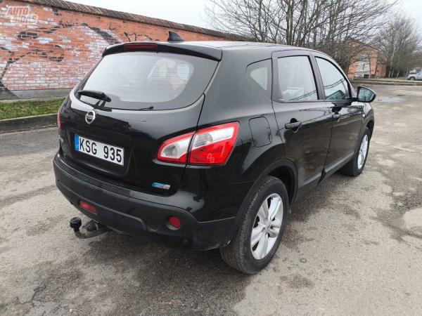 Black Nissan Qashqai 2010 in Siauliai, with an engine capacity of 1.50 L and mileage of 247 thousand km for 4900 €, photo 4 on AUTOMOTO.COM.LV