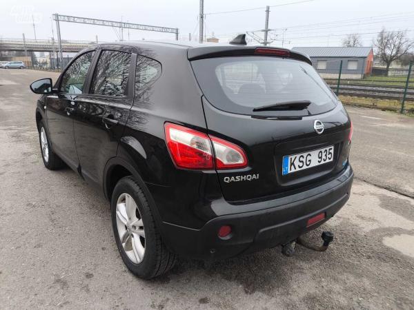 Black Nissan Qashqai 2010 in Siauliai, with an engine capacity of 1.50 L and mileage of 247 thousand km for 4900 €, photo 6 on AUTOMOTO.COM.LV