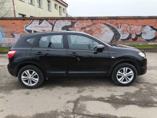 Black Nissan Qashqai 2010 in Siauliai, with an engine capacity of 1.50 L and mileage of 247 thousand km for 4900 €, photo 7 on AUTOMOTO.COM.LV