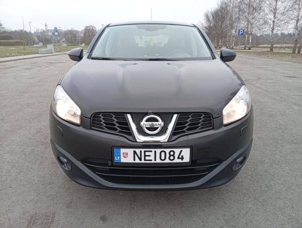 Black Nissan Qashqai 2010 in Vilnius, with an engine capacity of 1.60 L and mileage of 274 thousand km for 4950 €, photo 2 on AUTOMOTO.COM.LV