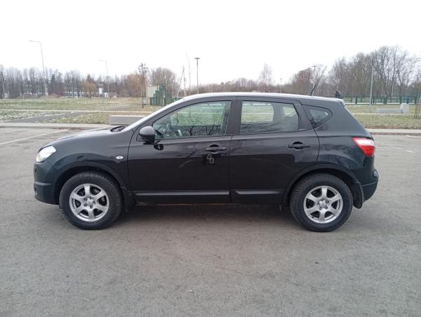 Black Nissan Qashqai 2010 in Vilnius, with an engine capacity of 1.60 L and mileage of 274 thousand km for 4950 €, photo 7 on AUTOMOTO.COM.LV