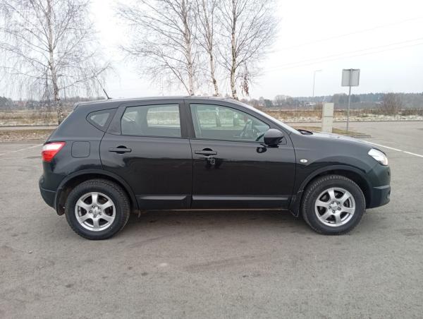 Black Nissan Qashqai 2010 in Vilnius, with an engine capacity of 1.60 L and mileage of 274 thousand km for 4950 €, photo 8 on AUTOMOTO.COM.LV