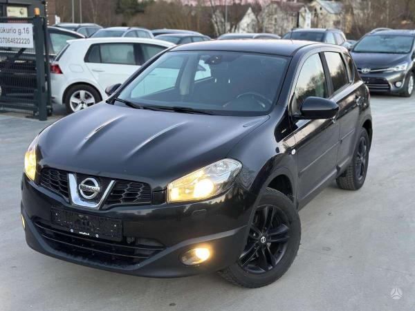 Melns Nissan Qashqai 2010 Alīta, ar dzinēja tilpumu 1.60 L un nobraukumu 220 tūkst. km par 5680 €, foto 1 vietnē AUTOMOTO.COM.LV