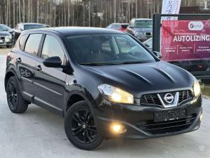 Black Nissan Qashqai 2010 in Alytus, with an engine capacity of 1.60 L and mileage of 220 thousand km for 5680 €, photo 2 on AUTOMOTO.COM.LV