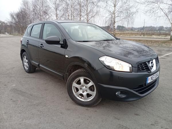 Black Nissan Qashqai 2010 in Vilnius, with an engine capacity of 1.60 L and mileage of 274 thousand km for 5100 €, photo 1 on AUTOMOTO.COM.LV