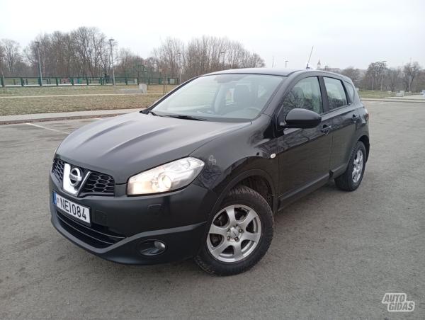 Black Nissan Qashqai 2010 in Vilnius, with an engine capacity of 1.60 L and mileage of 274 thousand km for 5100 €, photo 3 on AUTOMOTO.COM.LV
