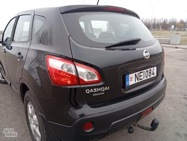 Black Nissan Qashqai 2010 in Vilnius, with an engine capacity of 1.60 L and mileage of 274 thousand km for 5100 €, photo 10 on AUTOMOTO.COM.LV
