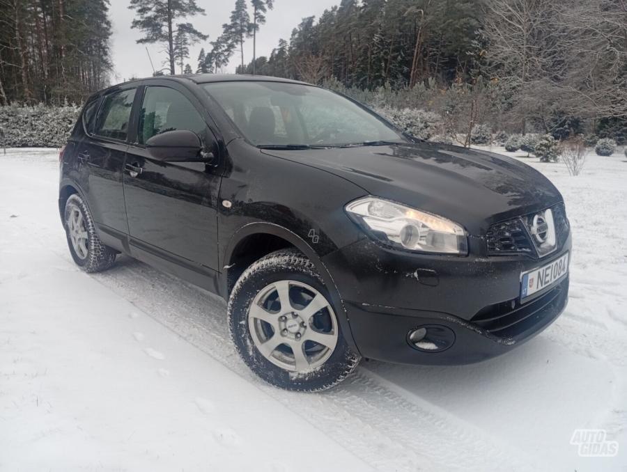 Black Nissan Qashqai 2010 in Vilnius, with an engine capacity of 1.60 L and mileage of 274 thousand km for 4950 €, photo 1 on AUTOMOTO.COM.LV