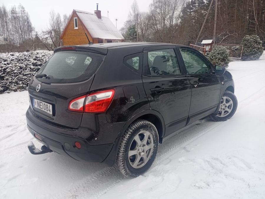 Black Nissan Qashqai 2010 in Vilnius, with an engine capacity of 1.60 L and mileage of 274 thousand km for 4950 €, photo 5 on AUTOMOTO.COM.LV