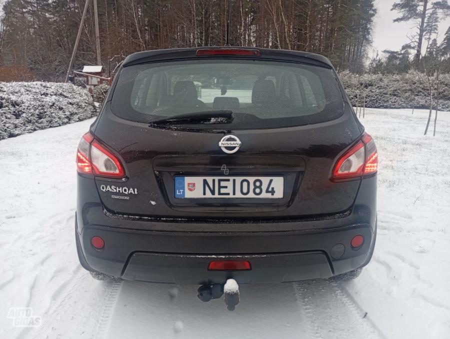 Black Nissan Qashqai 2010 in Vilnius, with an engine capacity of 1.60 L and mileage of 274 thousand km for 4950 €, photo 6 on AUTOMOTO.COM.LV